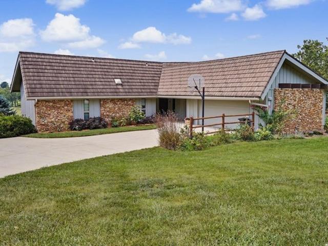 2025 Quail Creek Dr, Lawrence, KS 66047