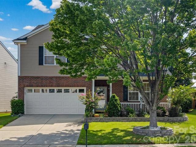 2025 Savannah Hills Dr, Matthews, NC 28105