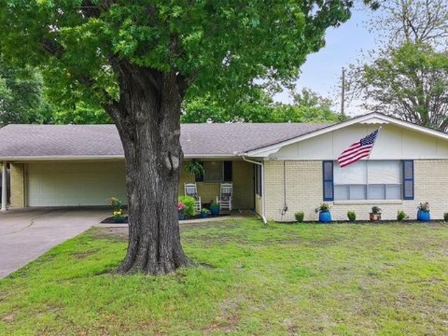 2025 W Belclaire Cir, Corsicana, TX 75110