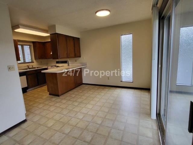 2025 15502MF 2 Bedroom Apartment for Rent at 15502 Ne Glisan St, Portland, OR 97230 Glenfair