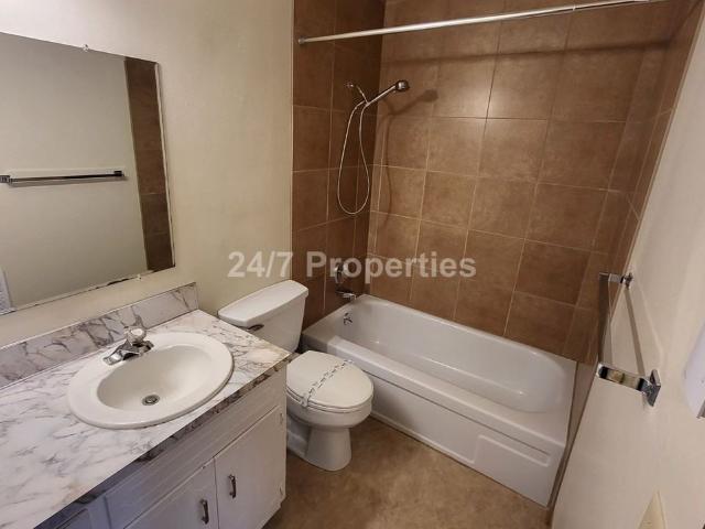 2025 15502MF 2 Bedroom Apartment for Rent at 15502 Ne Glisan St, Portland, OR 97230 Glenfair