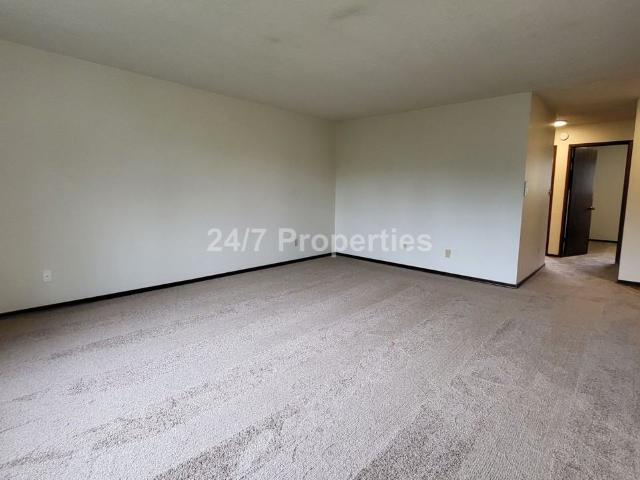 2025 15502MF 2 Bedroom Apartment for Rent at 15502 Ne Glisan St, Portland, OR 97230 Glenfair