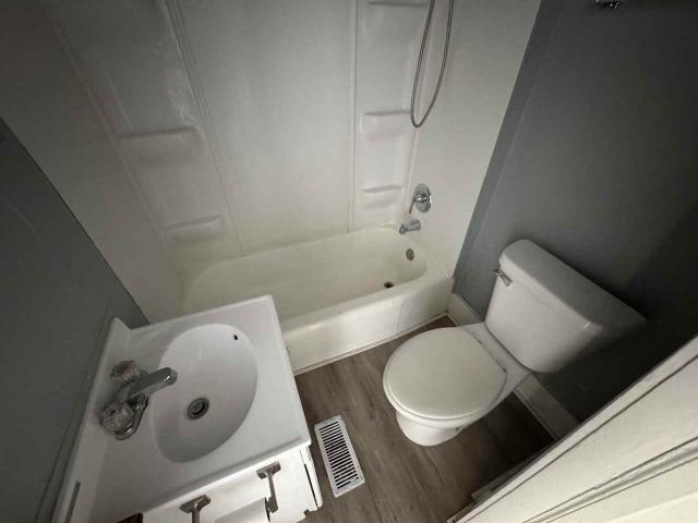 2025 2027 Southeastern Ave 1 Bedroom Apartment for Rent at 2025 Southeastern Ave, Indianapolis, IN 46201 Near Southeast
