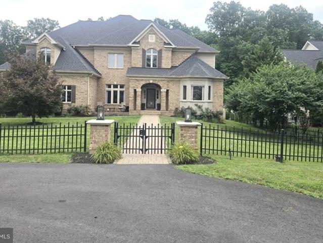 20262 Redrose Dr, Sterling, VA 20165