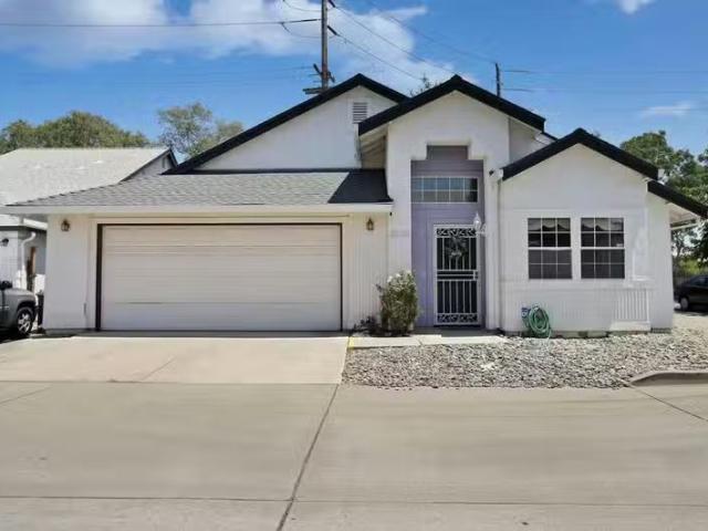 2026 EAGLE PL, LODI, CA 95240 Single Family Residence For Sale.