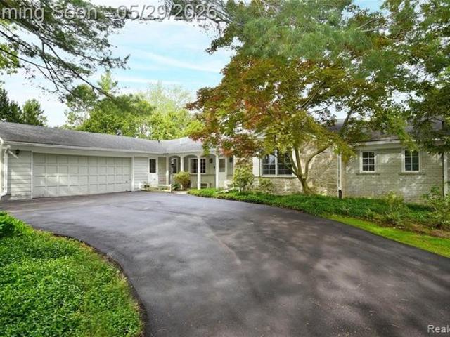 2026 W Bend Ct, West Bloomfield Township, MI 48302