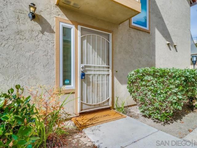 2027 Manzana Way