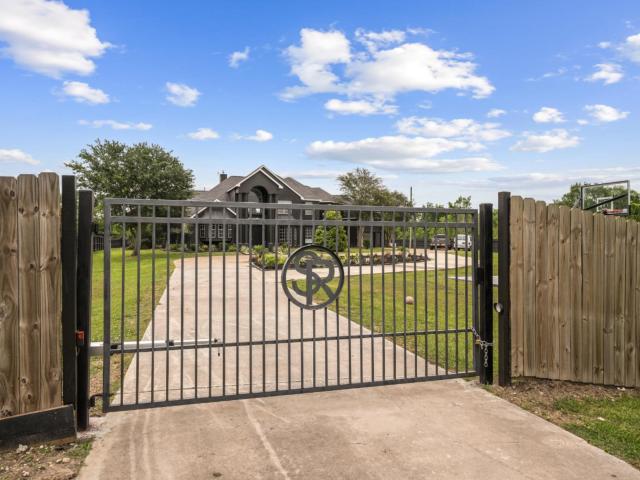 2027 Cullen Boulevard 865