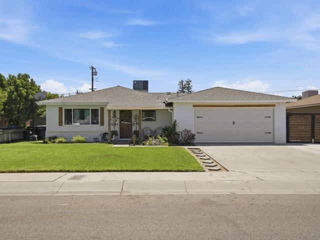 2027 E Ash Ave, Tulare, CA 93274