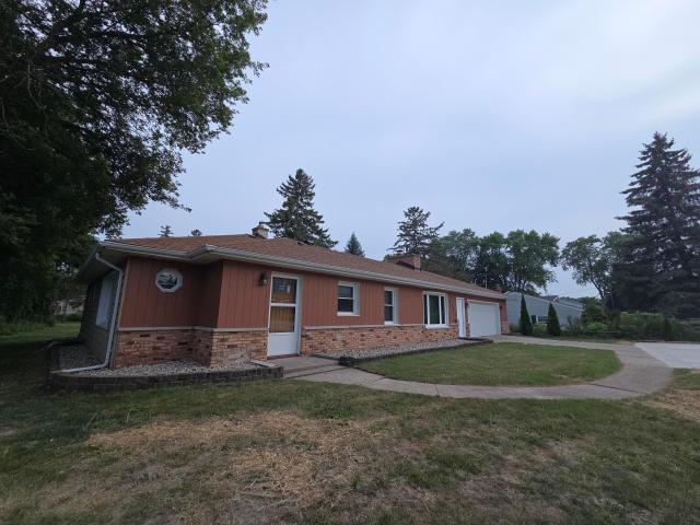 2027 Summit Ave