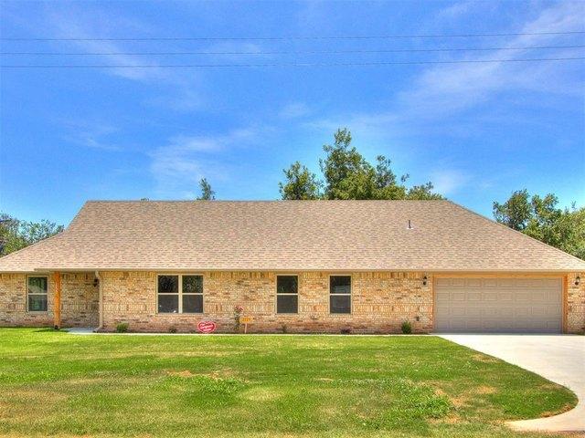 2027 W Nevada Ave, Chickasha, OK 73018