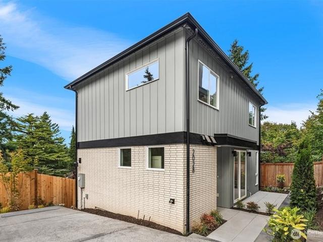 2028 NE 123rd St, Seattle, WA 98125