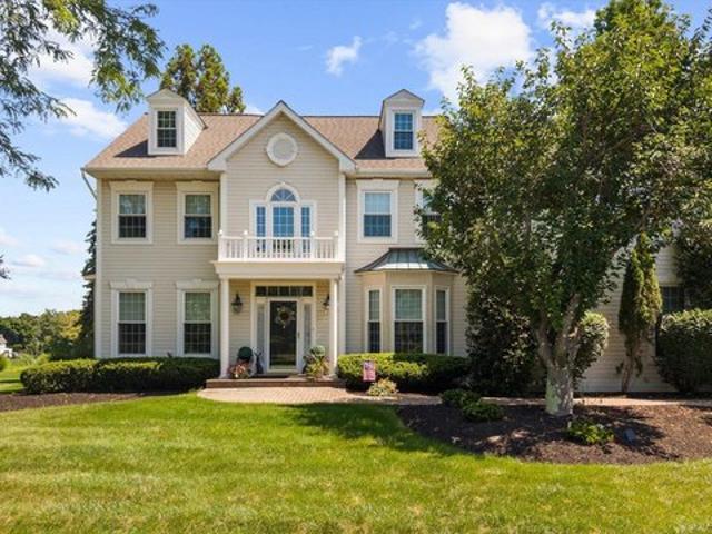 2028 Farmview Dr, Newtown, PA 18940