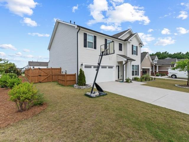 2028 Fox Chapel Pl, Fuquay Varina, NC 27526