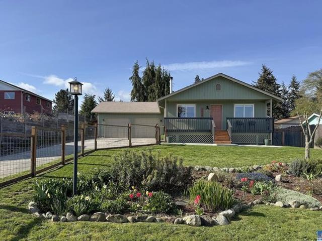 2028 W 5th St, Port Angeles, WA 98363