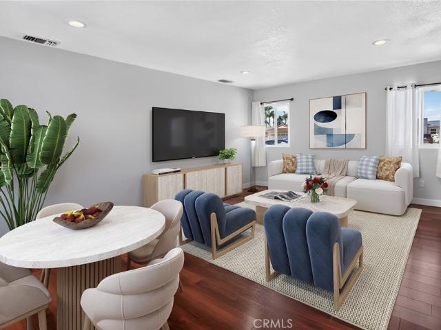 2028 W Midwood