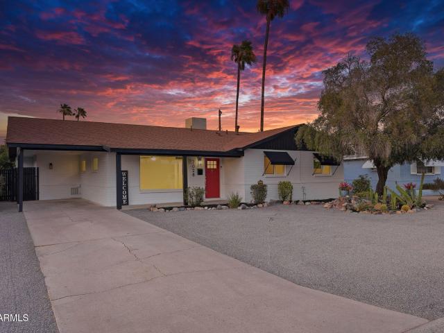 2028 w solano drive