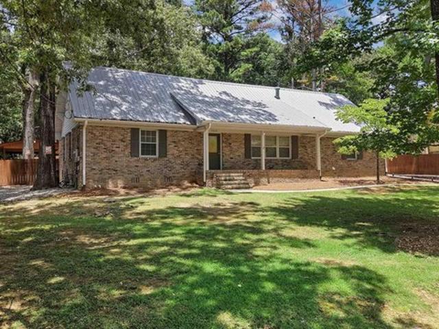 2028 Weeping Willow Ln, Hoover, AL 35216