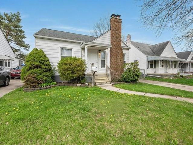 20293 Washtenaw St, Harper Woods, MI 48225