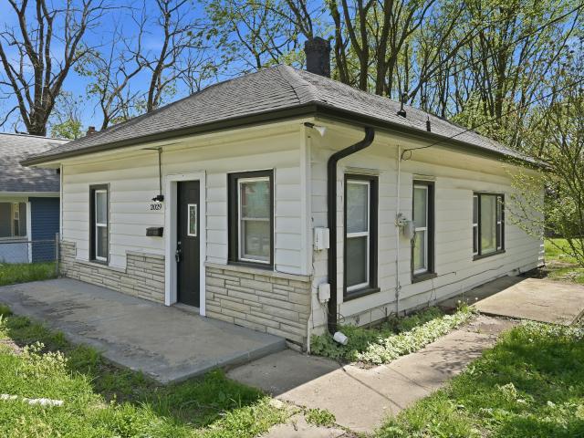 2029 E 44th Street