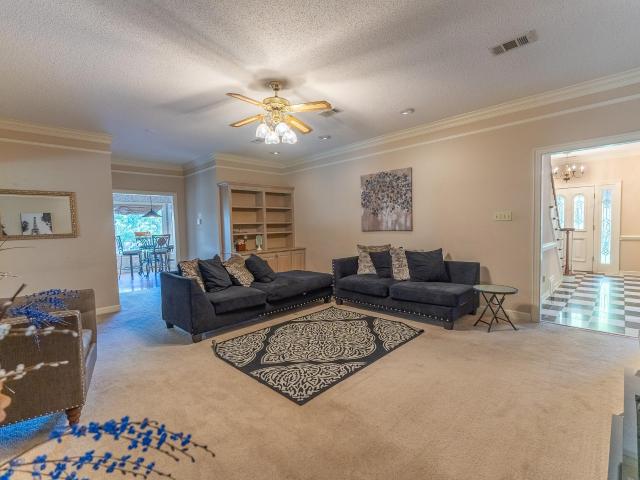 2029 woodchase cv