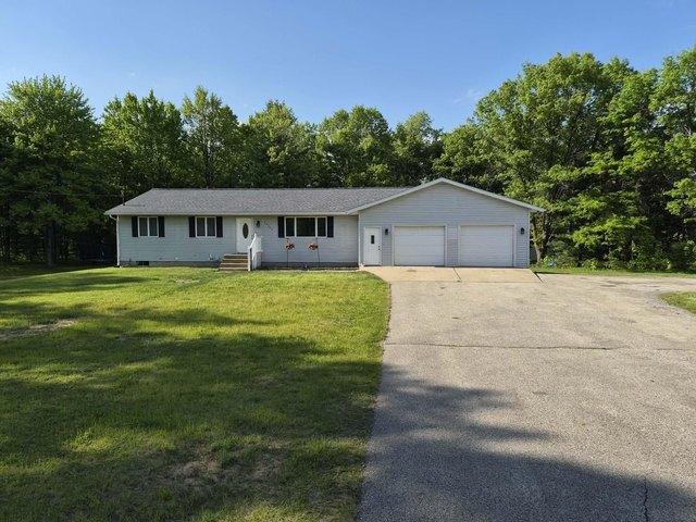 20200 W Lake Montcalm Rd, Howard City, MI 49329