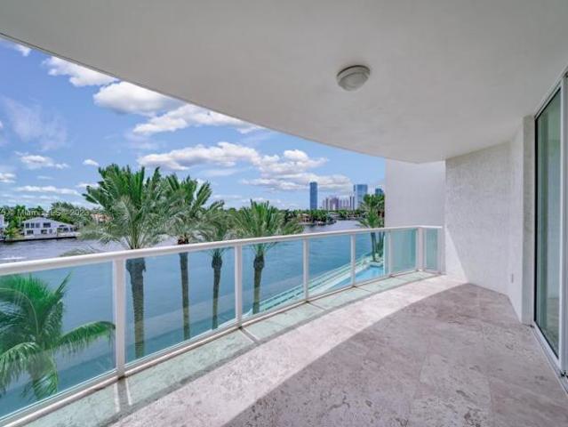 20201 E Country Club Dr #404, Aventura, FL 33180