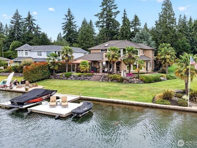 20208 Island Pkwy E, Lake Tapps, WA 98391