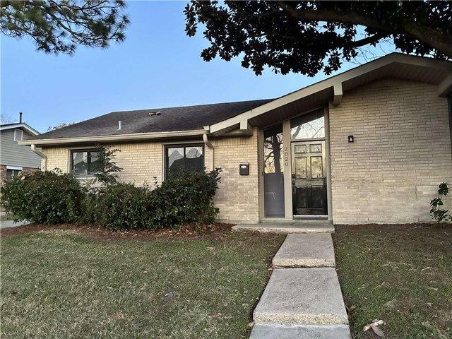 2020 Mediamolle Dr, New Orleans, LA 70114