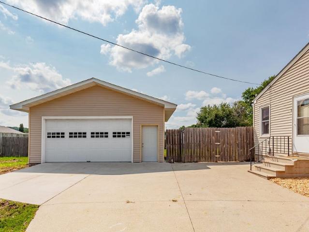 2020 E 40th Street