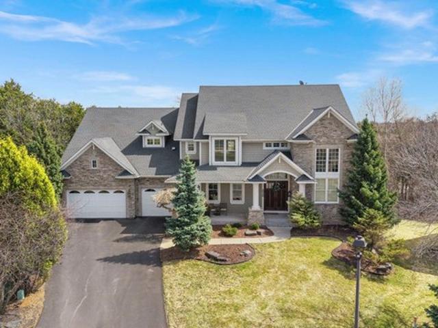 2020 Edgewood Ct, Chanhassen, MN 55317