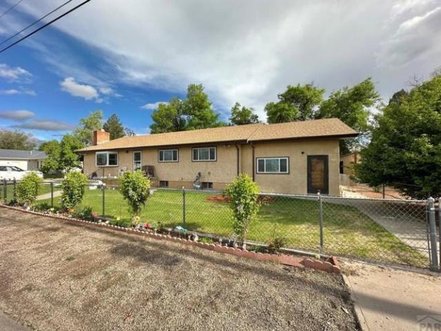 2020 Independence Dr, Pueblo, CO 81006