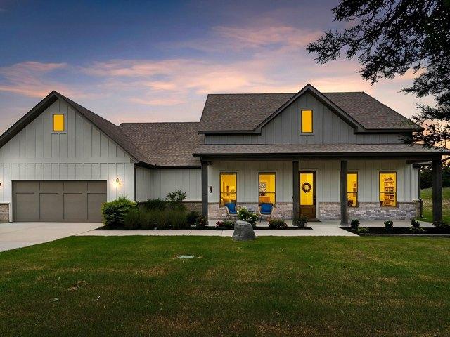 2020 Redemption Dr, Weatherford, TX 76088