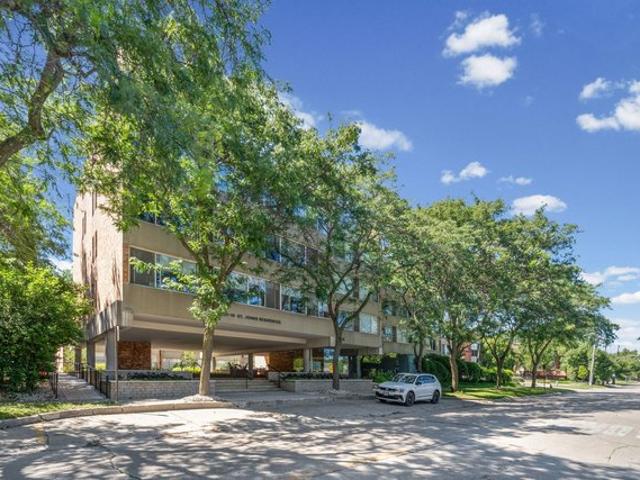 2020 St Johns Ave Unit 207, Highland Park, IL 60035