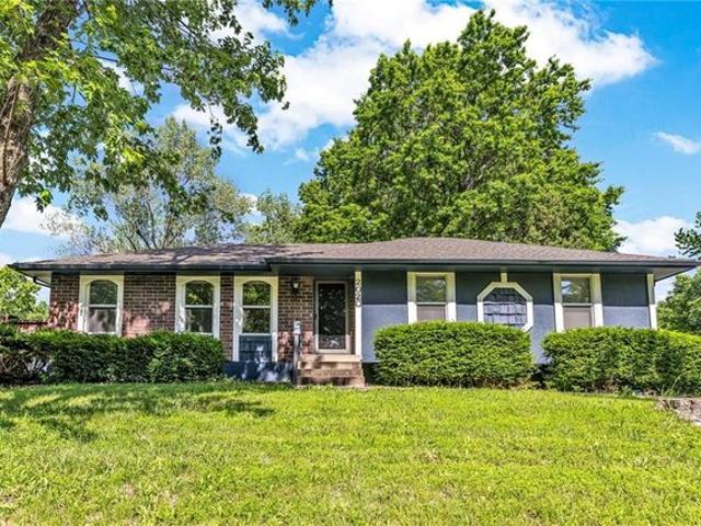 2020 SW Morningside Dr, Blue Springs, MO 64015