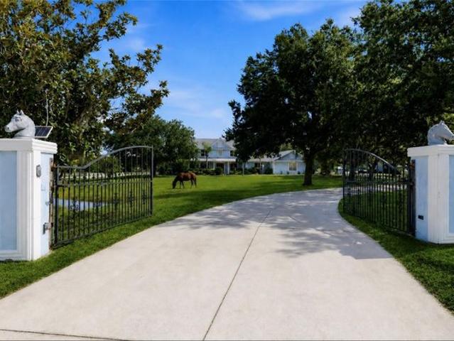 2020 th Ave E, Bradenton, FL 34202