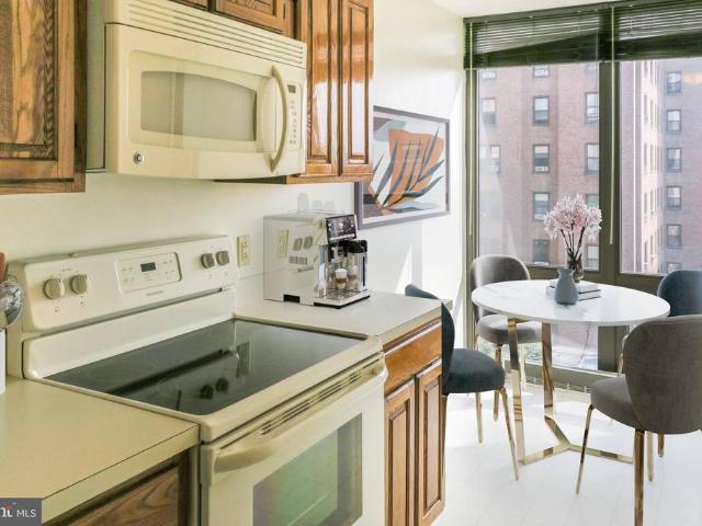2020 Walnut Street # 7L