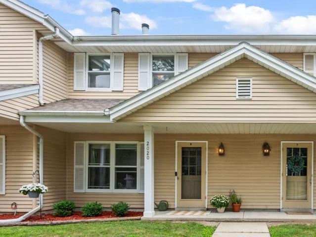2020 Woodburn Rd Unit B, Waukesha, WI 53188
