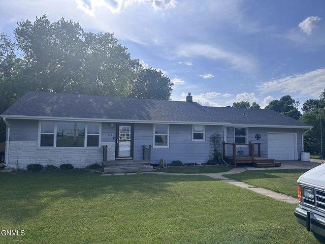 2020 4th Ave SW, Jamestown, ND 58401