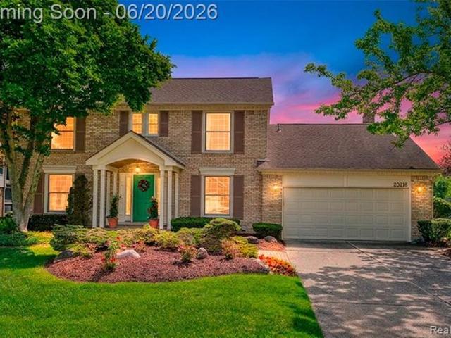 20216 Ellen Dr, Livonia, MI 48152