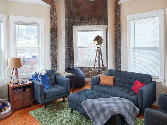 2021 Morrison / Kingston 2 Bedroom Apartment for Rent at 2021 Sw Morrison St, Portland, OR 97205 Goose Hollow