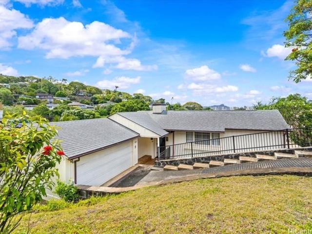 2021 Mott Smith Dr, Honolulu, HI 96822