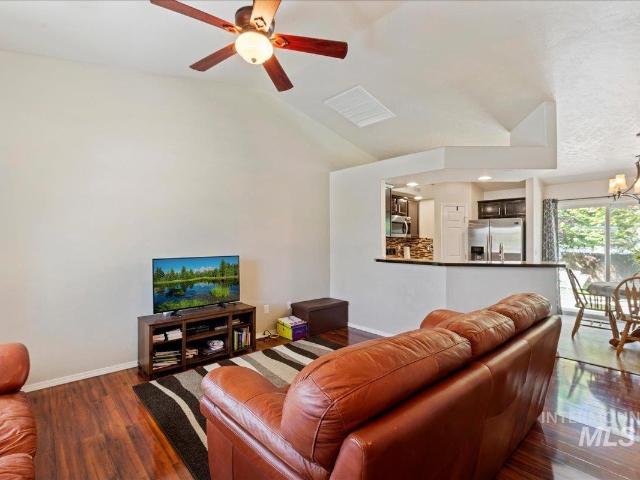 2021 N Eureka Ave