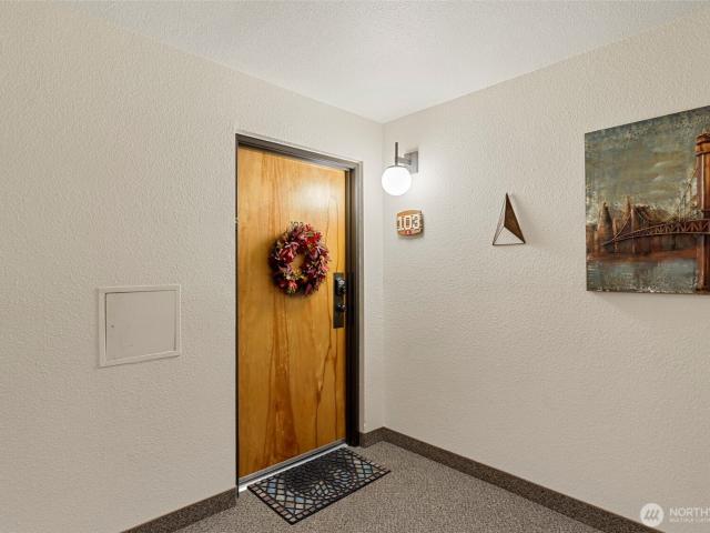 2021 N Laventure Road # 103