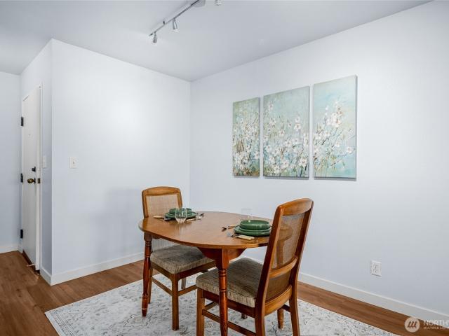 2021 N LaVenture Road # 404
