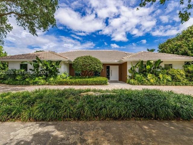 2021 NE 212th St, Miami, FL 33179