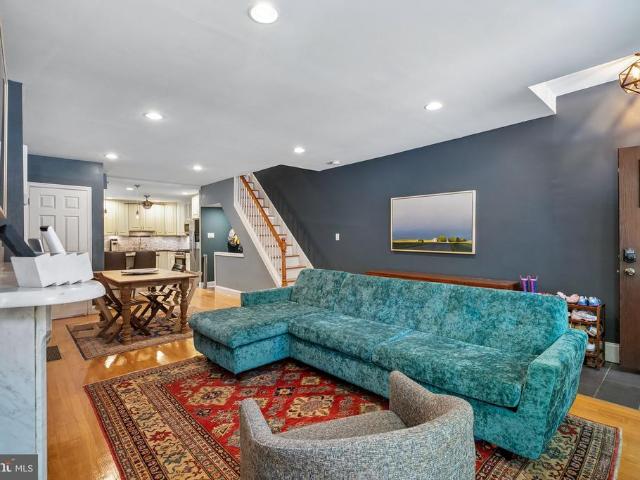 2021 Bainbridge Street