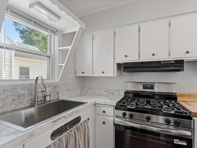 2021 Hollywood Place