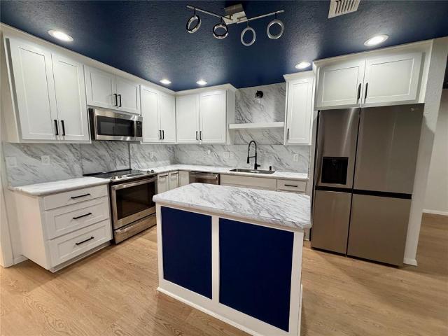 2021 Lexington Place
