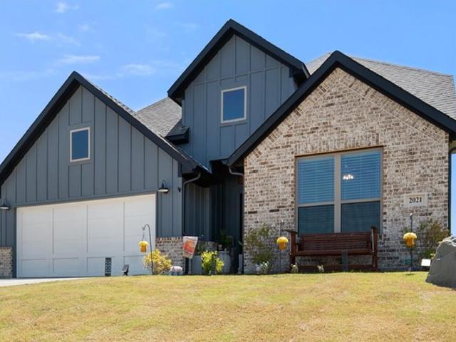 2021 Redemption Dr, Weatherford, TX 76088